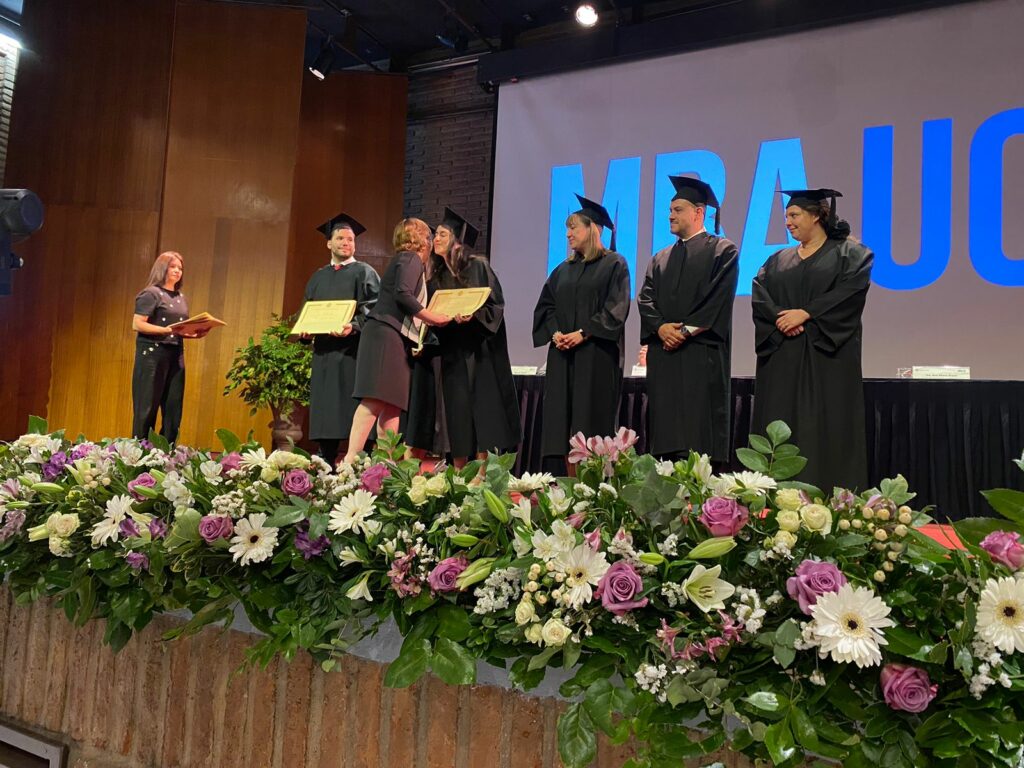 Gran orgullo por los nuevos graduados del MBA UC - Facultad de Economía ...
